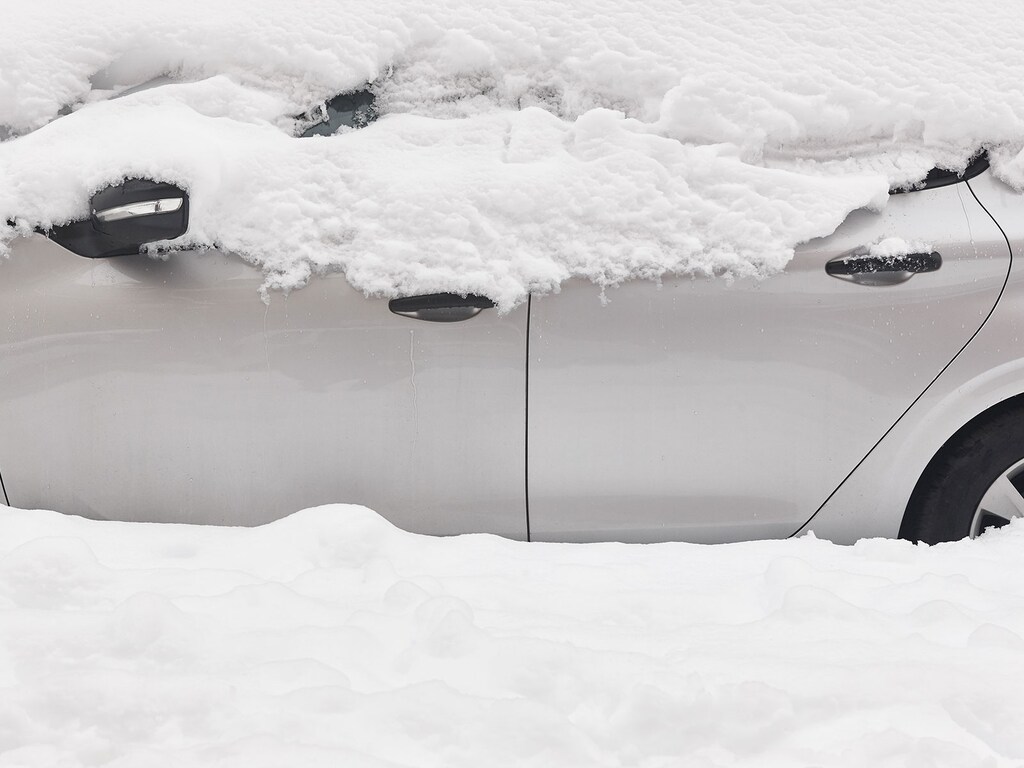 DRIVING ON SNOW: OUR 5 SAFETY TIPS