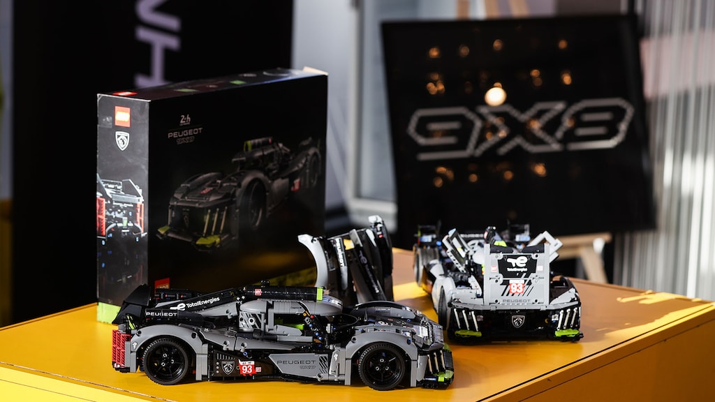 Immerse yourself in the world of motor racing with the PEUGEOT 9X8 in ...