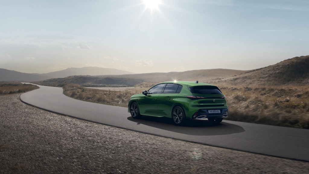 New PEUGEOT 308 | plug-in hybrid or petrol hatchback