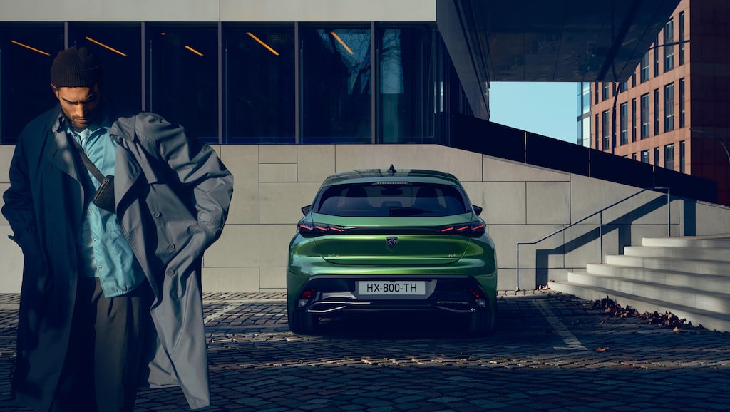 New PEUGEOT 308 | plug-in hybrid or petrol hatchback