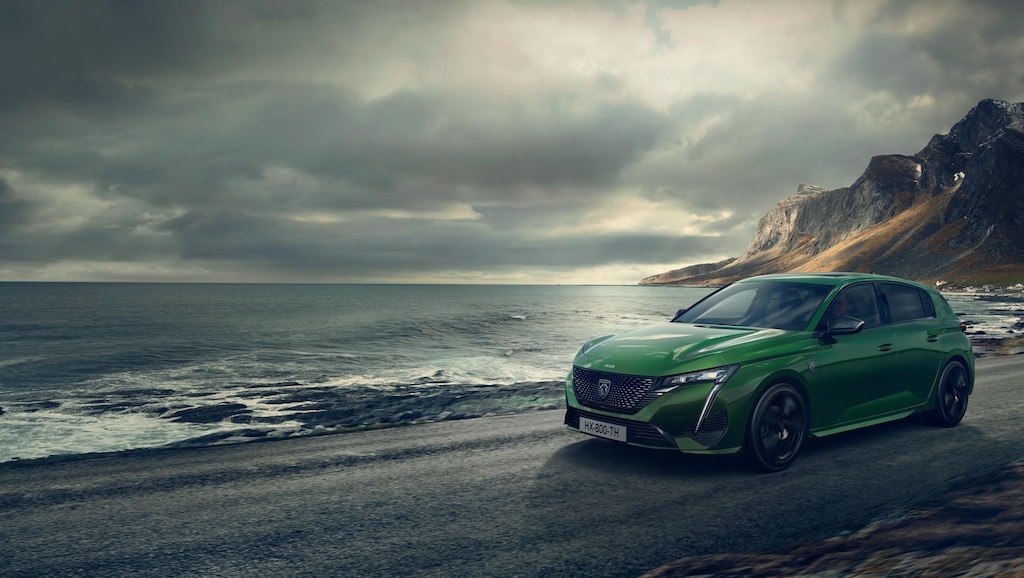 New PEUGEOT 308 | plug-in hybrid or petrol hatchback