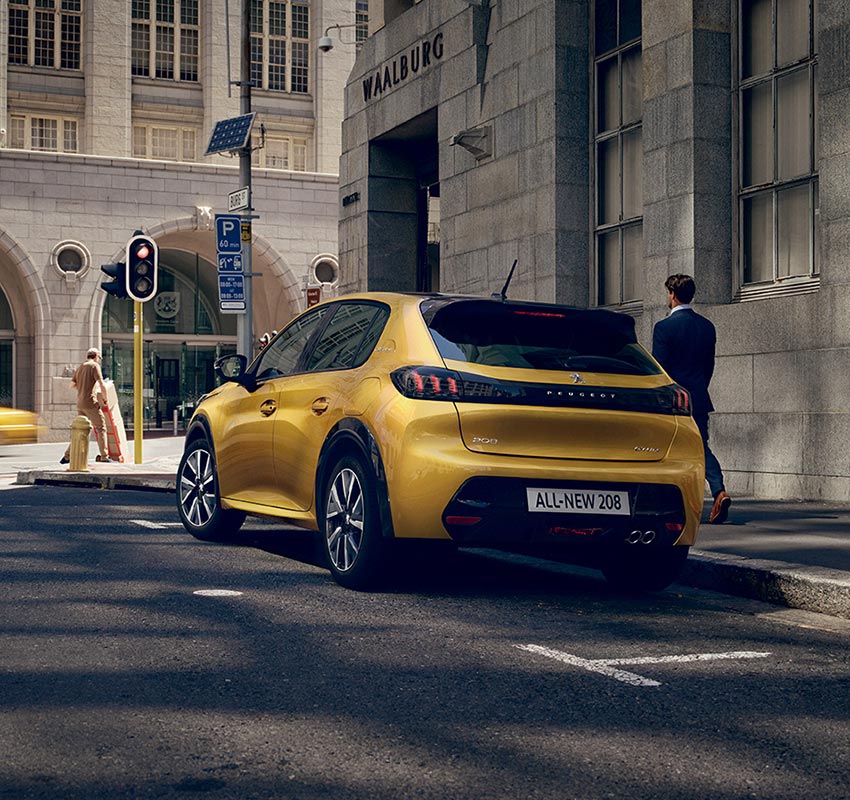 Small cars and hatchbacks: discover the PEUGEOT range