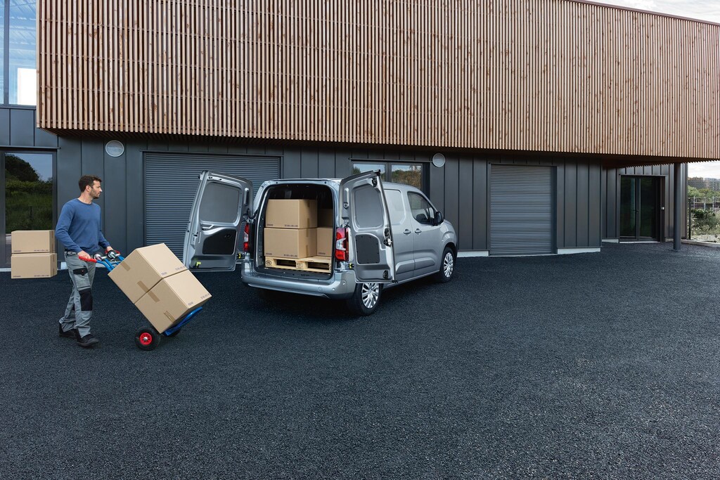 PEUGEOT e-Partner: compact van for business use